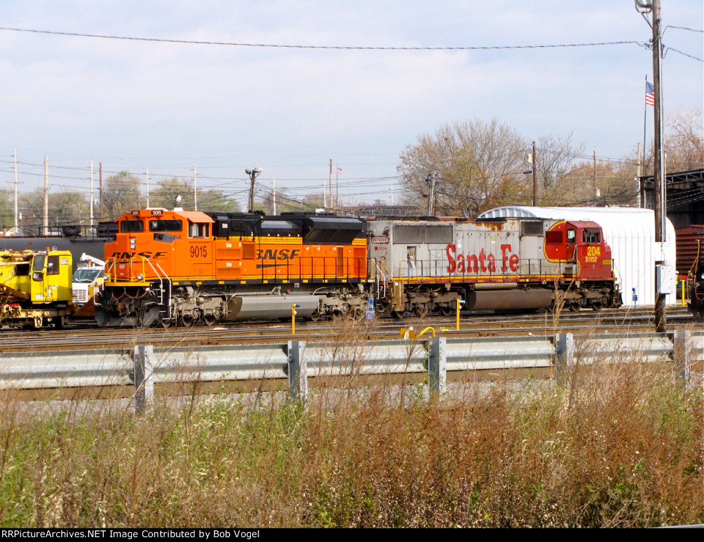 BNSF 9015 and 204